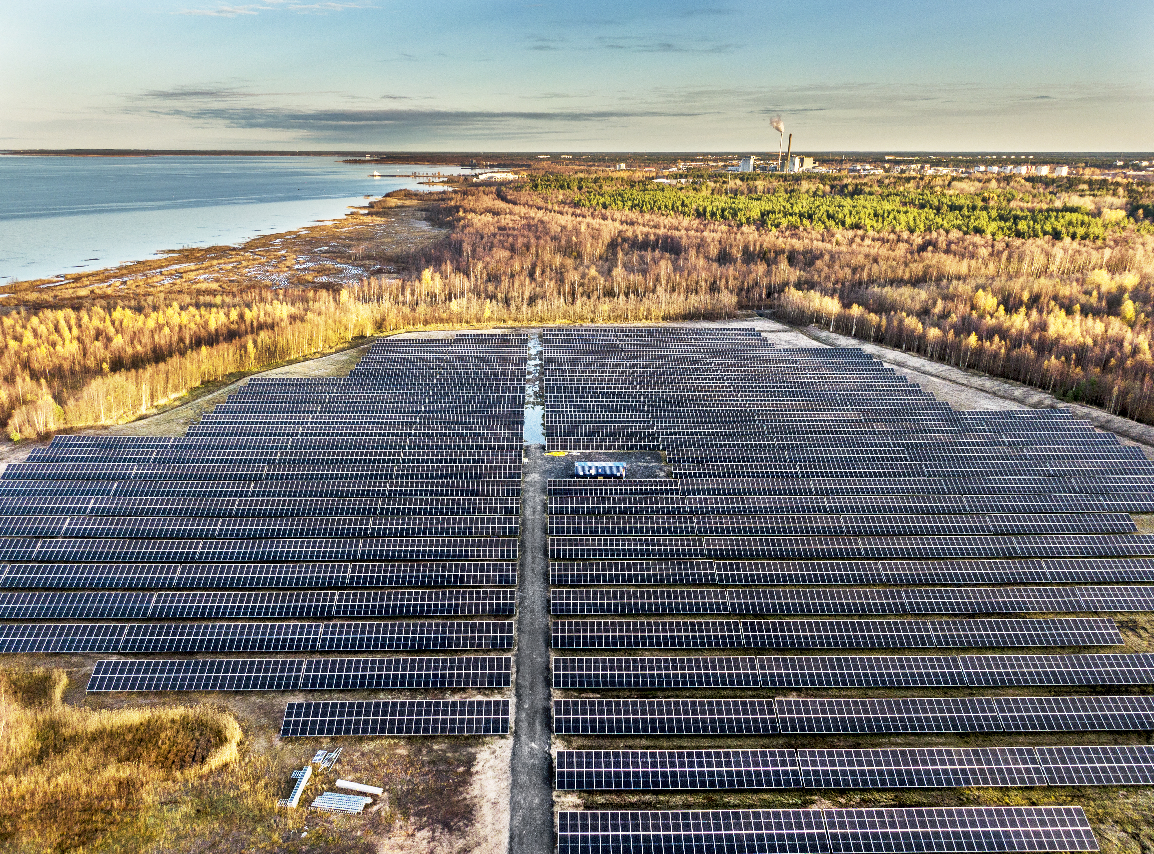 Oomi aikoo kaksinkertaistaa suuren aurinkovoimala-alueen Oulun Vihreäsaaressa | Kaleva