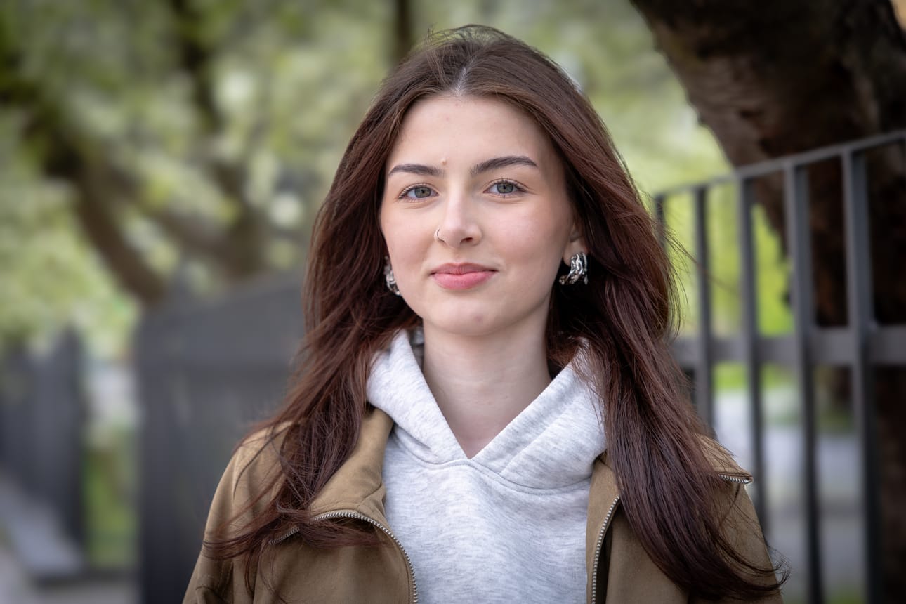 Ukrainasta sotaa paennut Alina Diadchenko, 19, valmistuu ylioppilaaksi ...