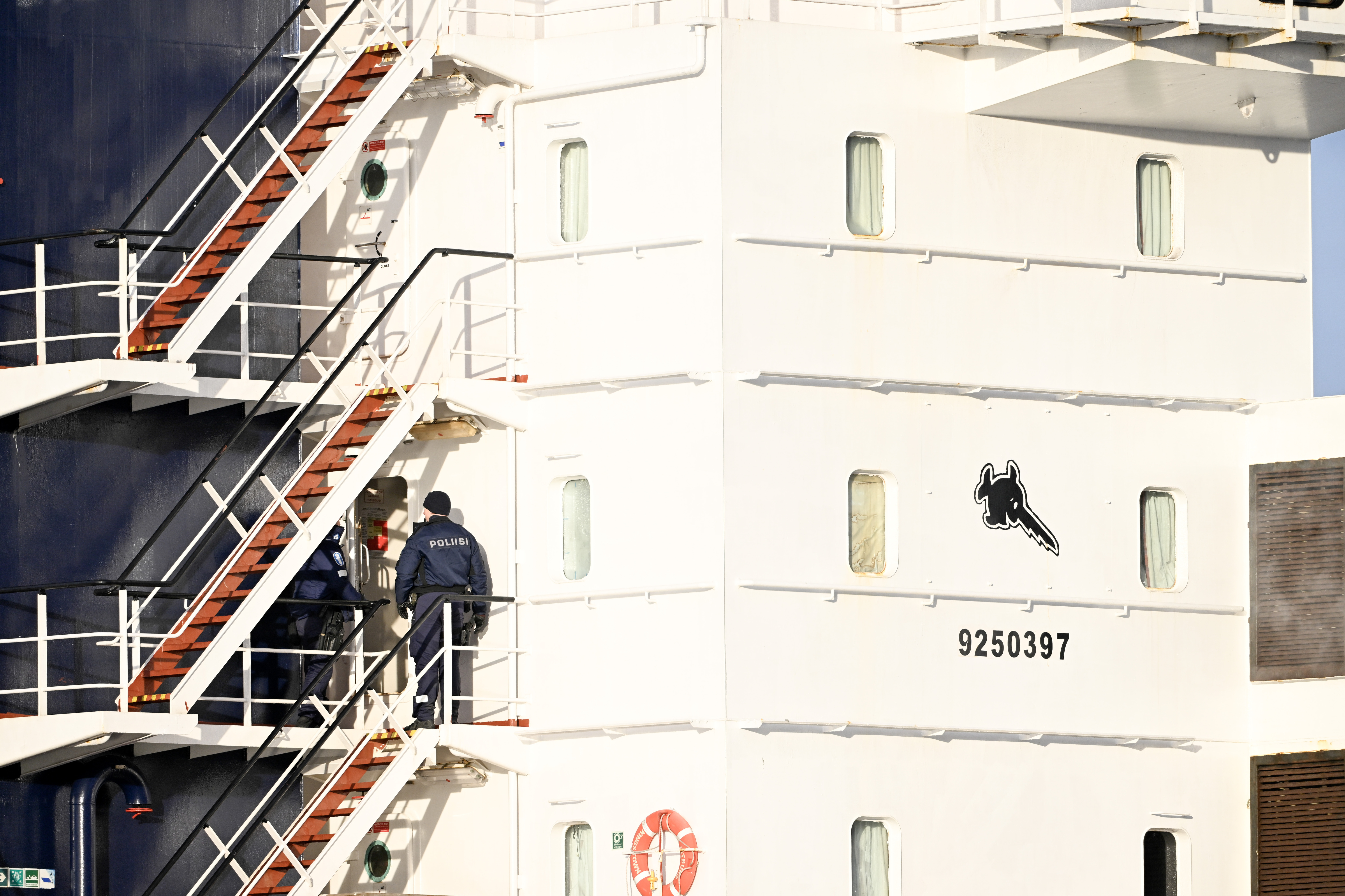 Tulli: Merikaapelin vaurioittamisesta epäillyn aluksen lastina ...