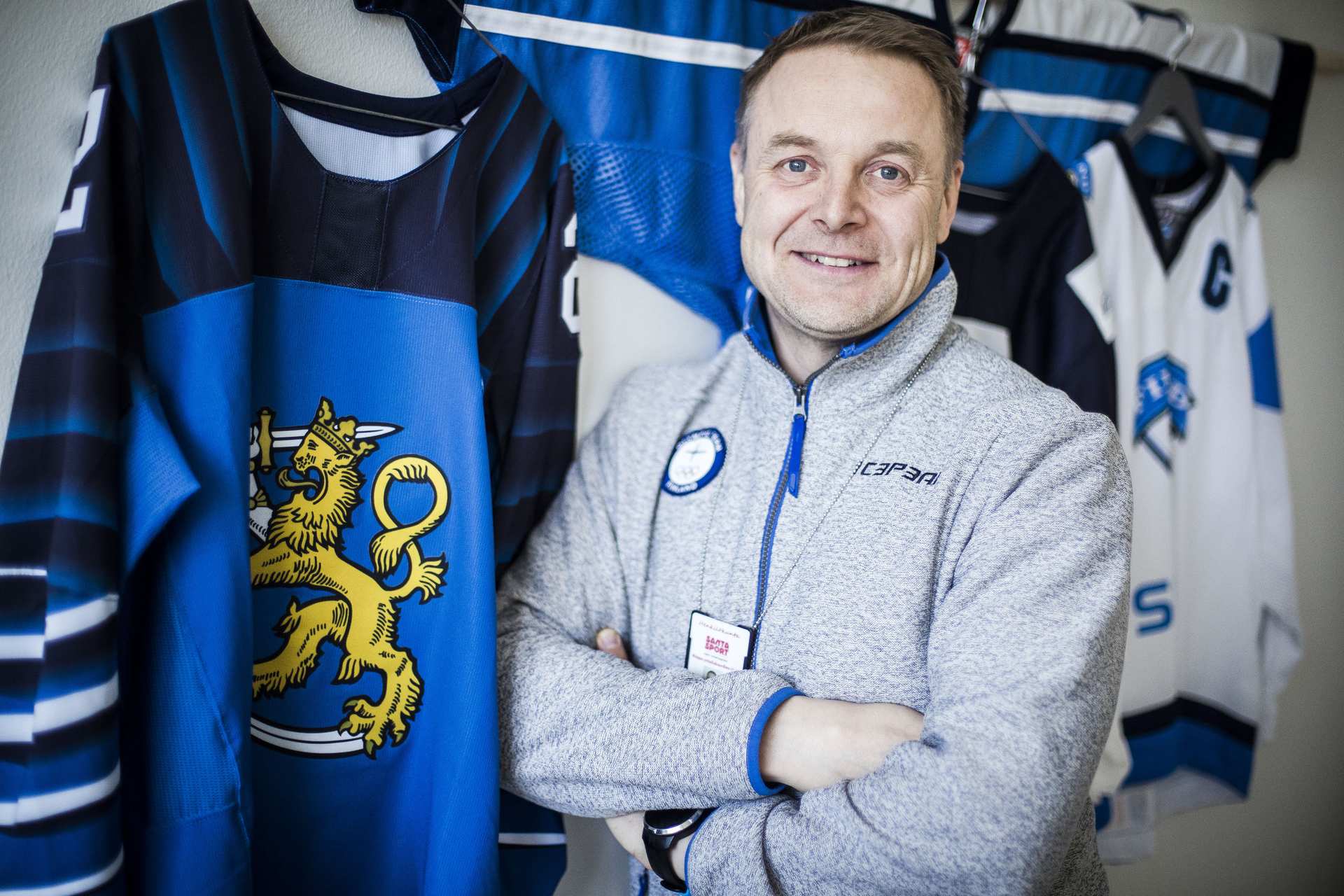 Rovaniemeläinen Juuso Toivola luotsasi naisten kiekkomaajoukkueen ...