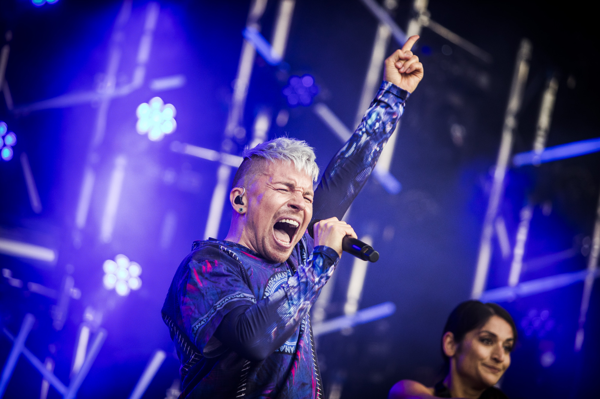 Antti Tuiskun kohuttu ja kehuttu uusi albumi: Seksi, tanssilattia ja ...